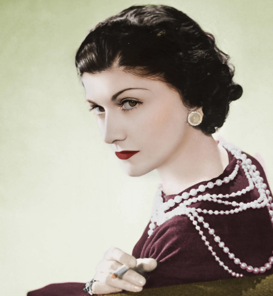 Svastica e profumo. Coco Chanel fu davvero una spia per i nazisti ...